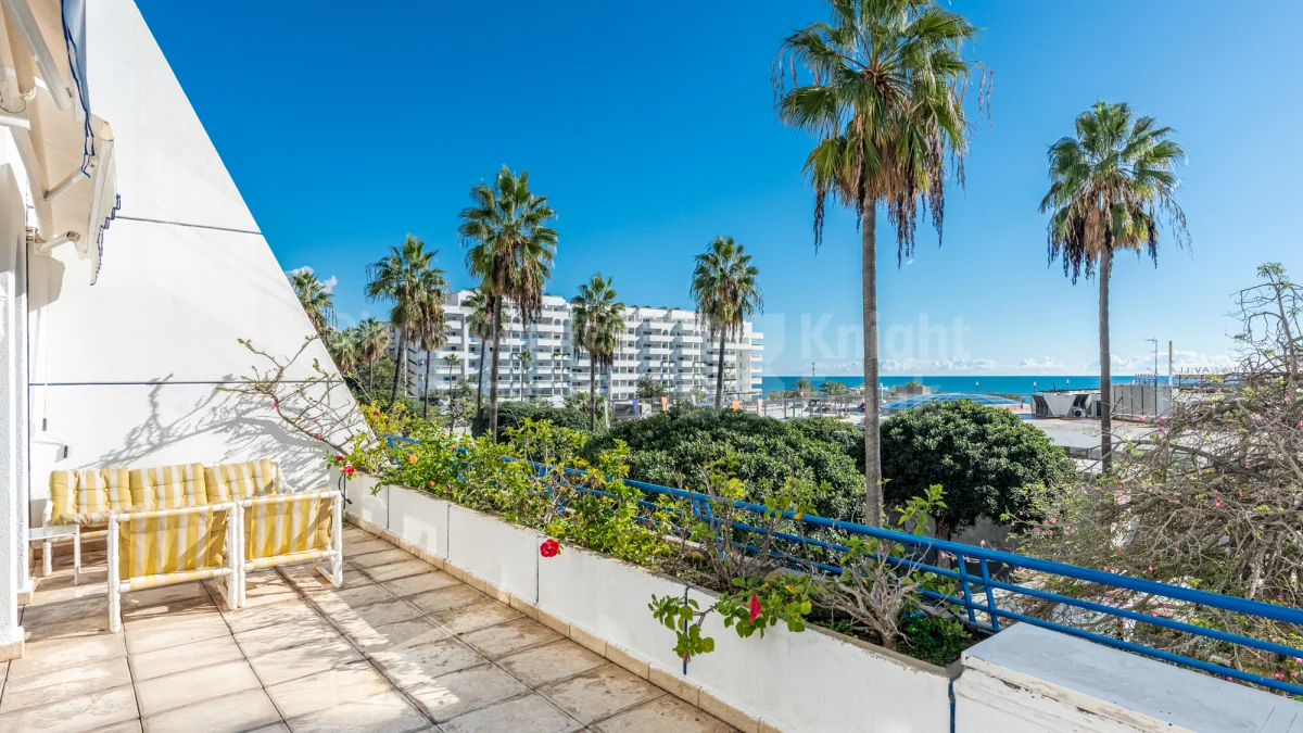 Marbella House 10, three bedroom duplex apartment with sea views