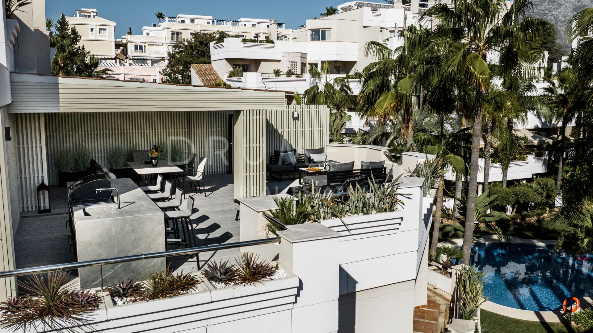 Renovated elegant modern apartment in prestigious Fuente Aloha, Nueva ...