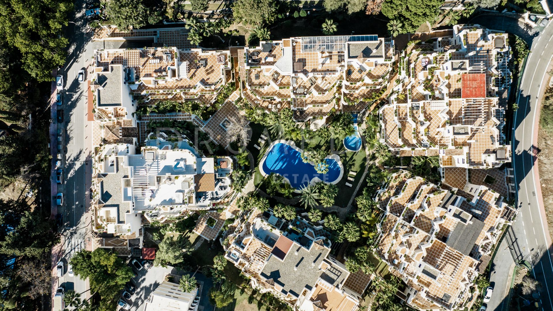 Renovated elegant modern apartment in prestigious Fuente Aloha, Nueva ...