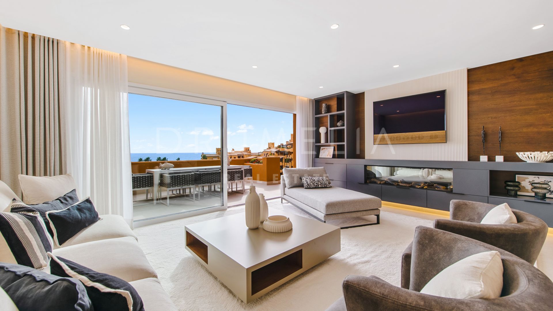 Magnificent high-end frontline beach apartment with sea views in Los ...