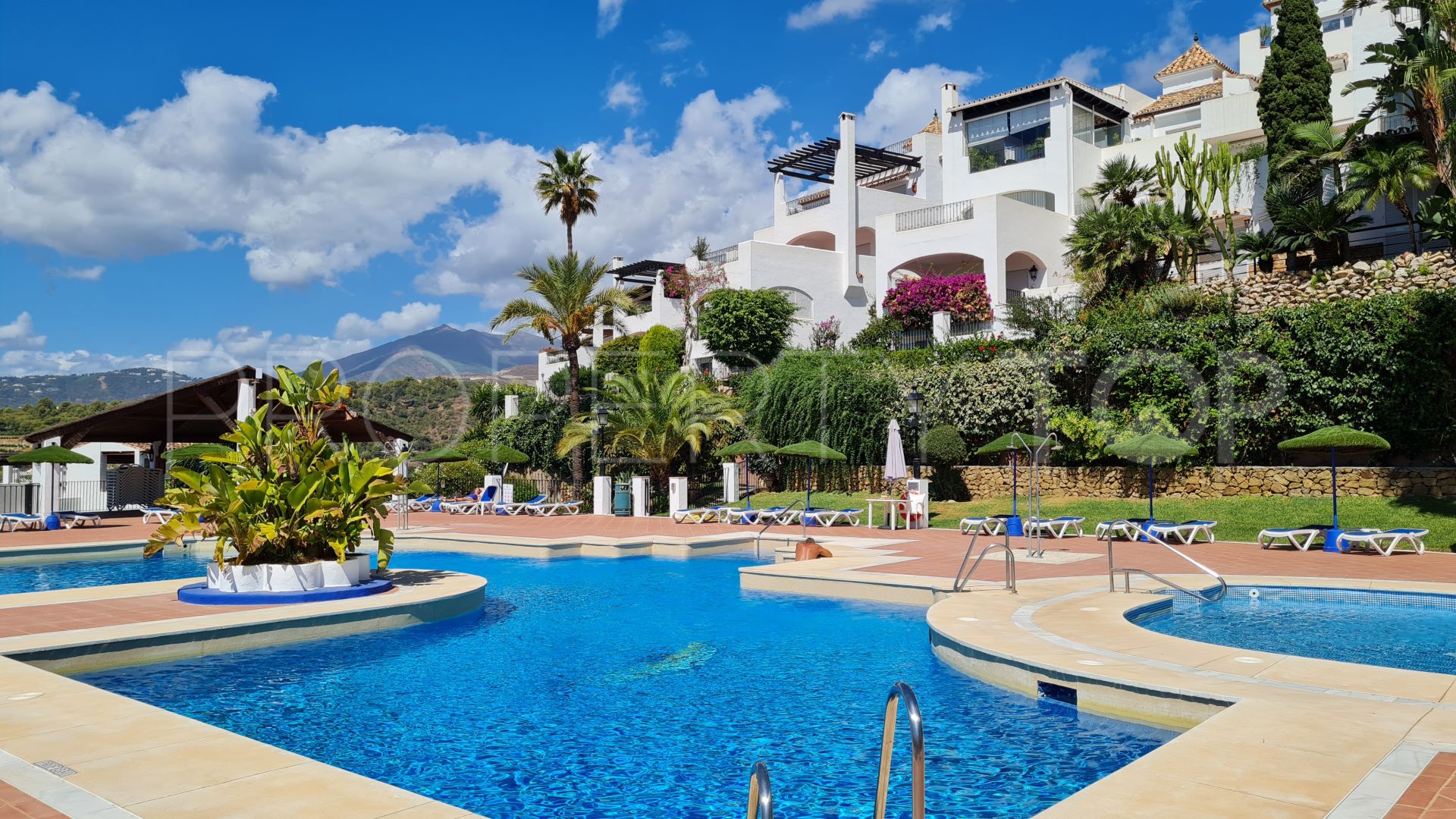 Gated community houses for sale in Club Sierra, Marbella Golden Mile