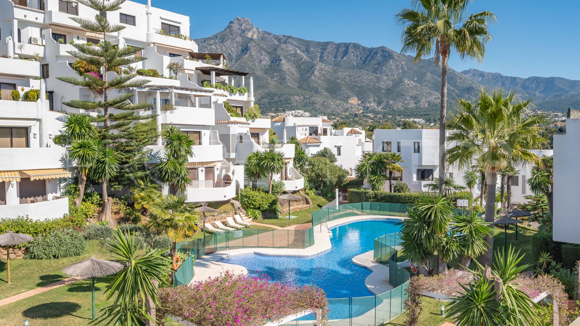 Gated community groundfloor apartments for sale in Coto Real, Marbella ...