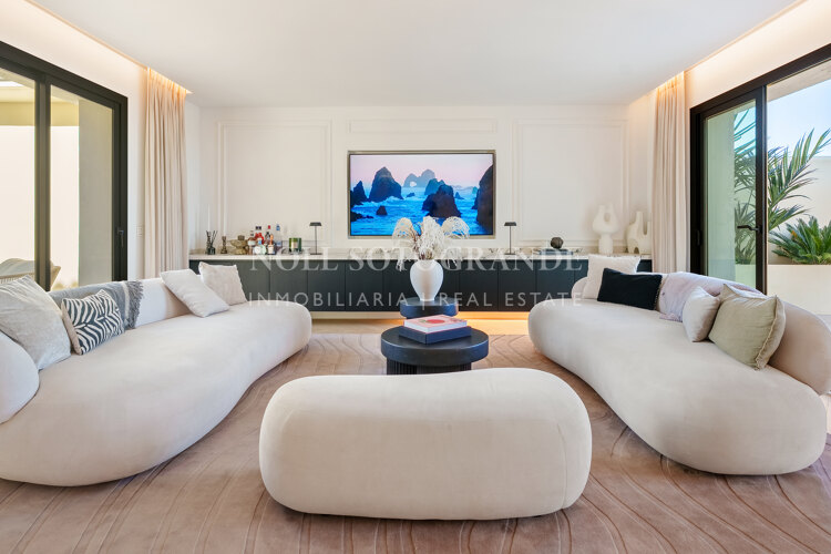 Fully renovated duplex penthouse with sea, lake and mountain views in ...