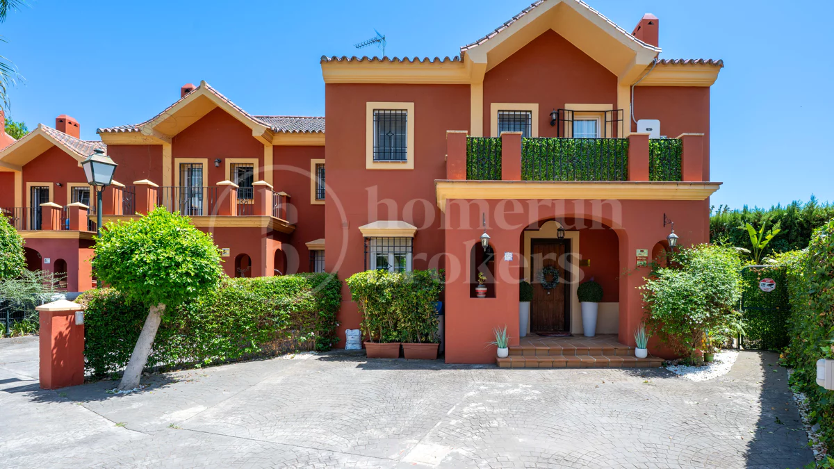 Front Line Golf Townhouses for sale in Guadalmina Alta, San Pedro de ...