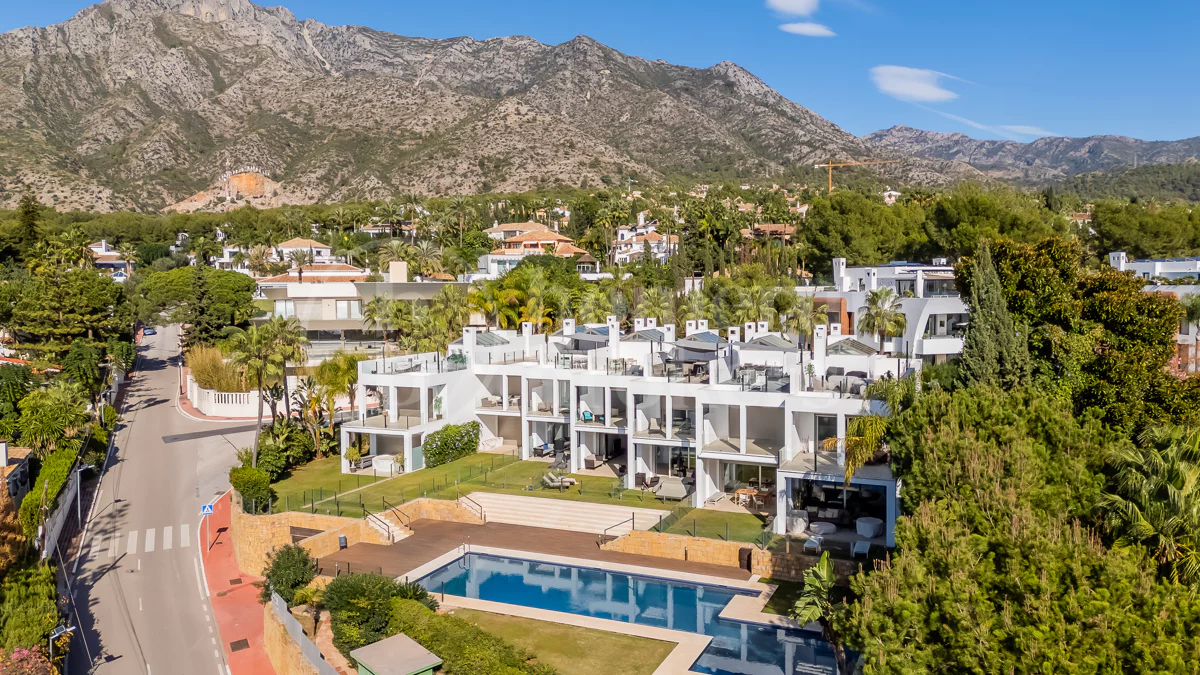 Gated Community properties for sale in Vistas Marinas, Marbella Golden Mile