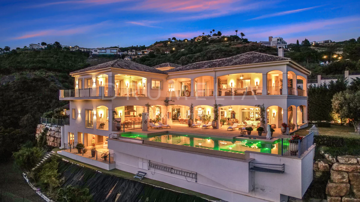 Exclusiva Villa de 6 Dormitorios con Impresionantes Vistas y ...