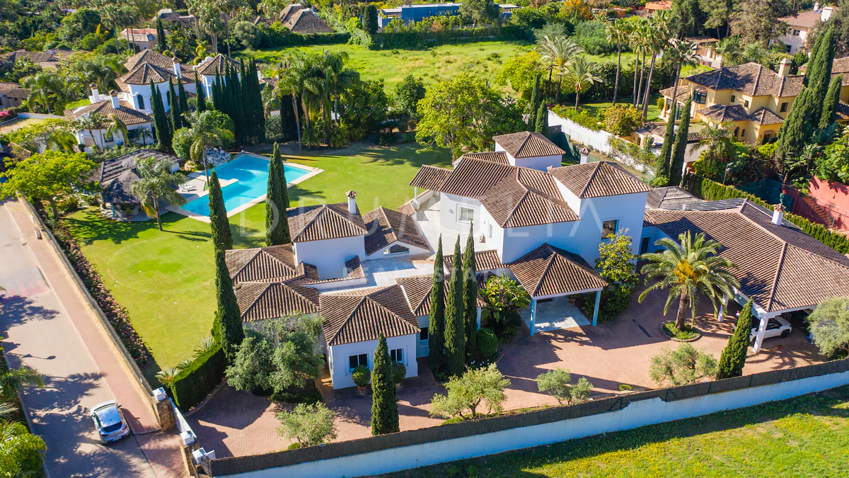 Magnificent luxury Mediterranean villa with large plot in elite ...