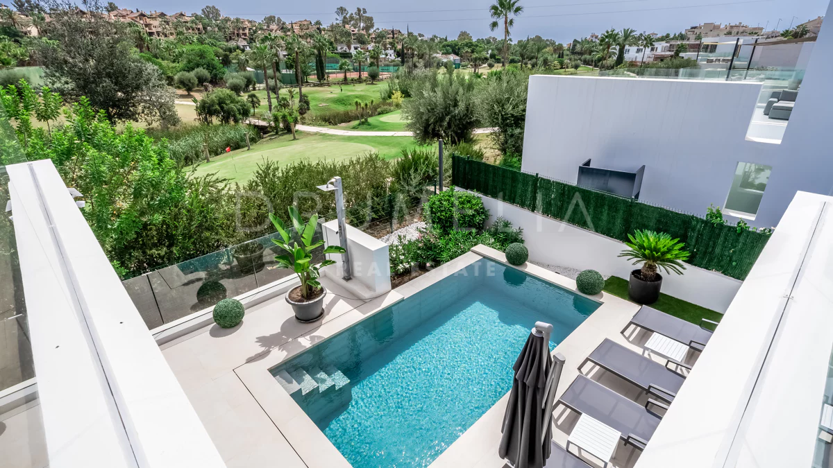 Brand-new Front-line Golf Modern Luxury Villa in Lovely El Campanario ...