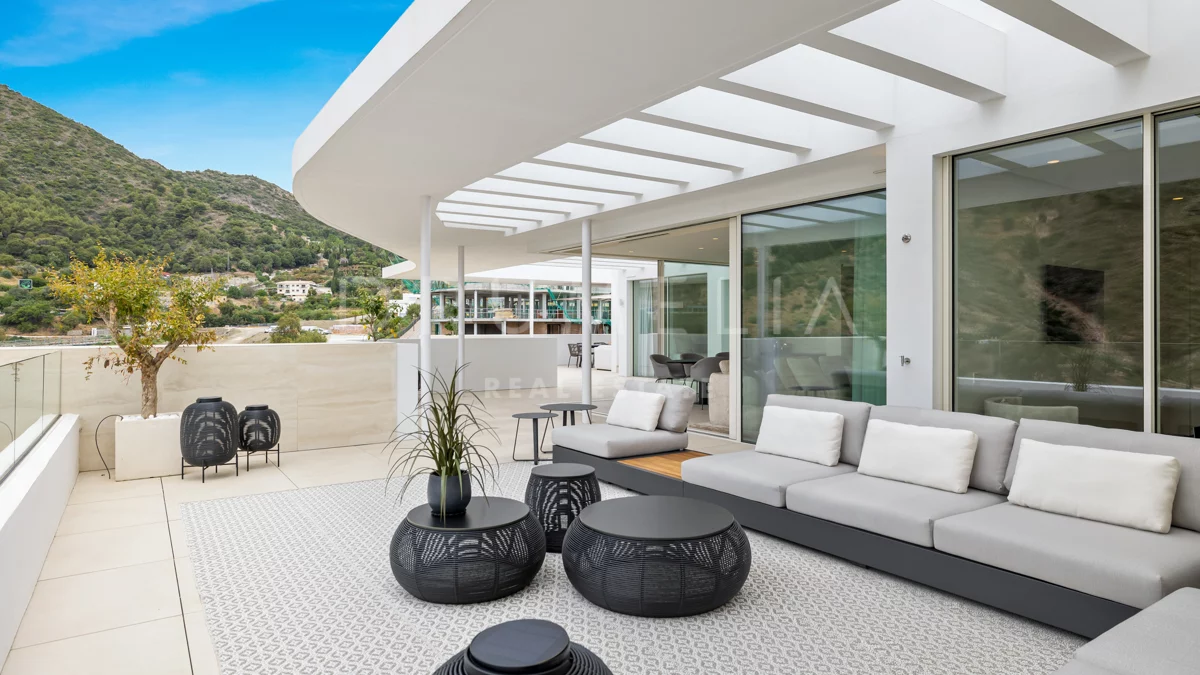 Marvellous luxury modern penthouse with panoramic sea views in Palo ...