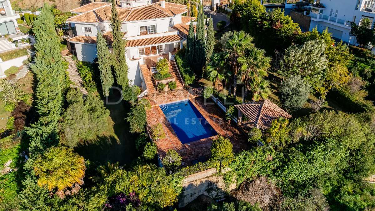 Elegant Villa with Sea Views and Project Potential in Vega del Colorado ...