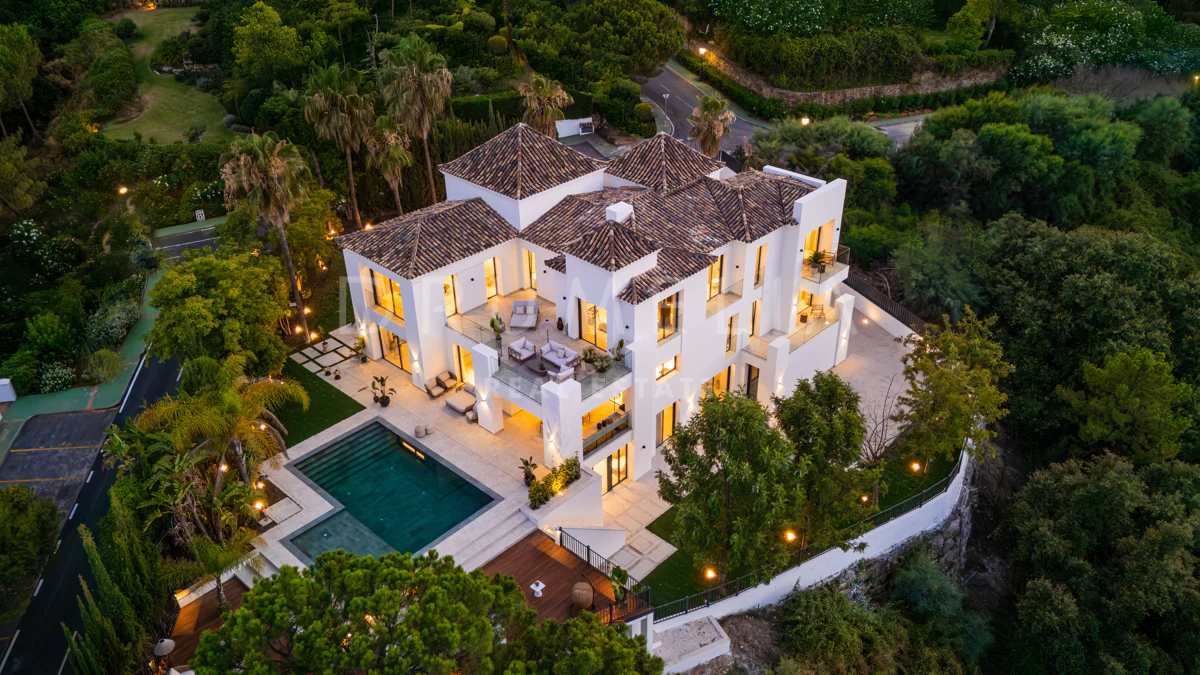 Villa Mira - Luxury Andalusian-Style Villa in El Herrojo, La Quinta