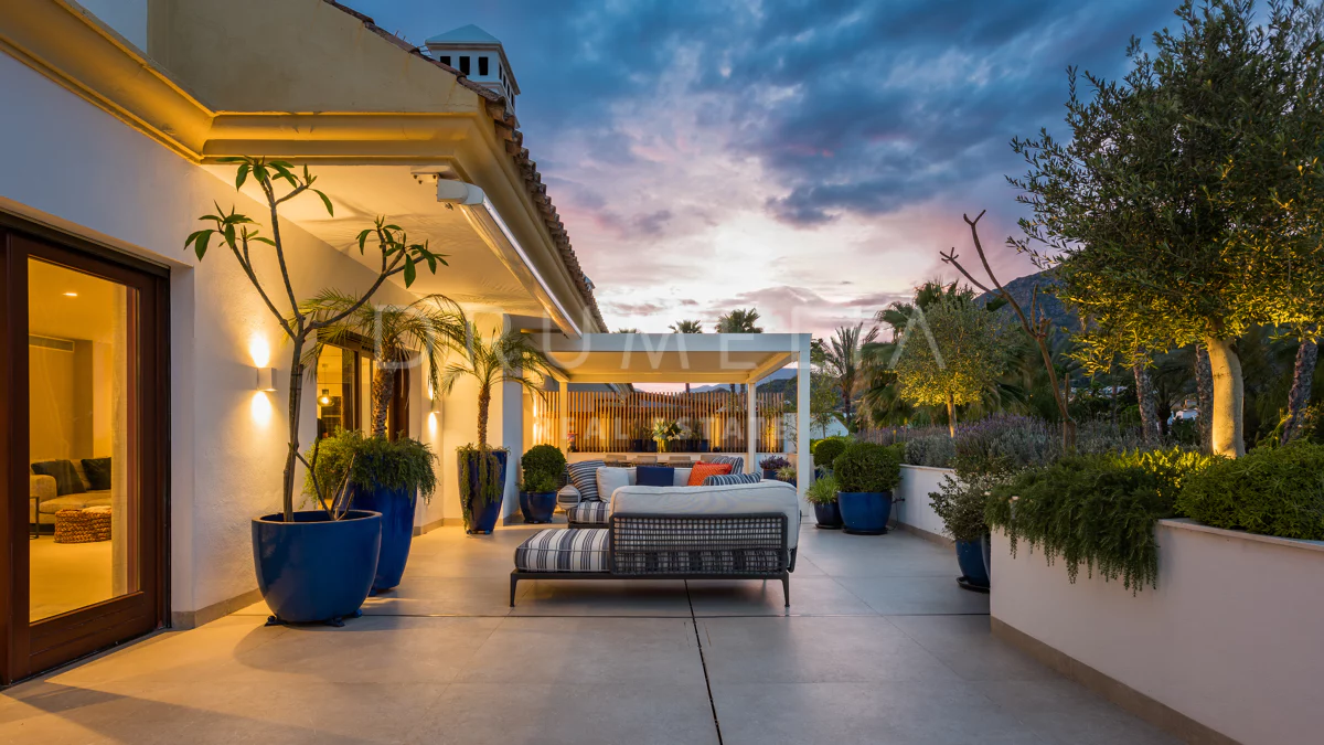 Property with sea views for sale in Lomas del Rey, Marbella Golden Mile