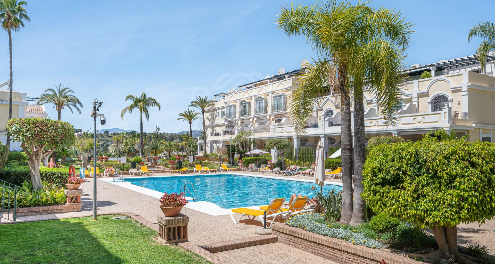 Apartment for sale in Aloha Gardens, Nueva Andalucia - €425,000 ...