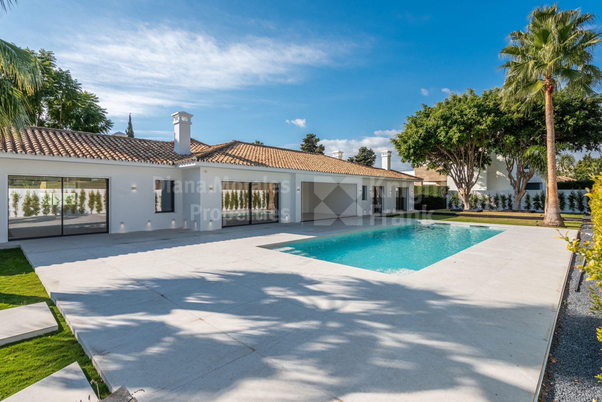 Guadalmina Alta, Brand new frontline golf villa for sale