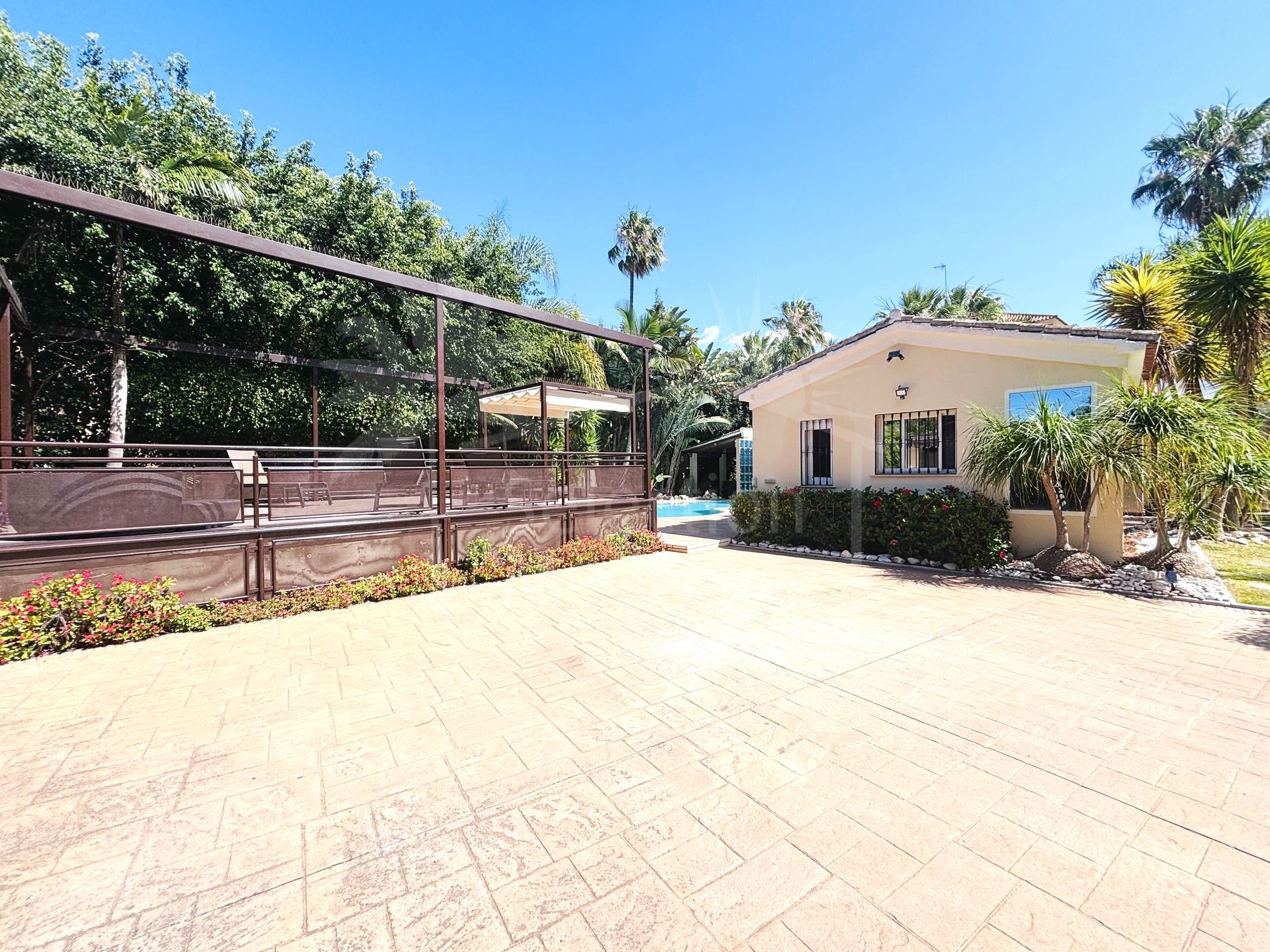 Beautiful Single-Storey 3 Bedroom Villa with Pool, big garden and ...