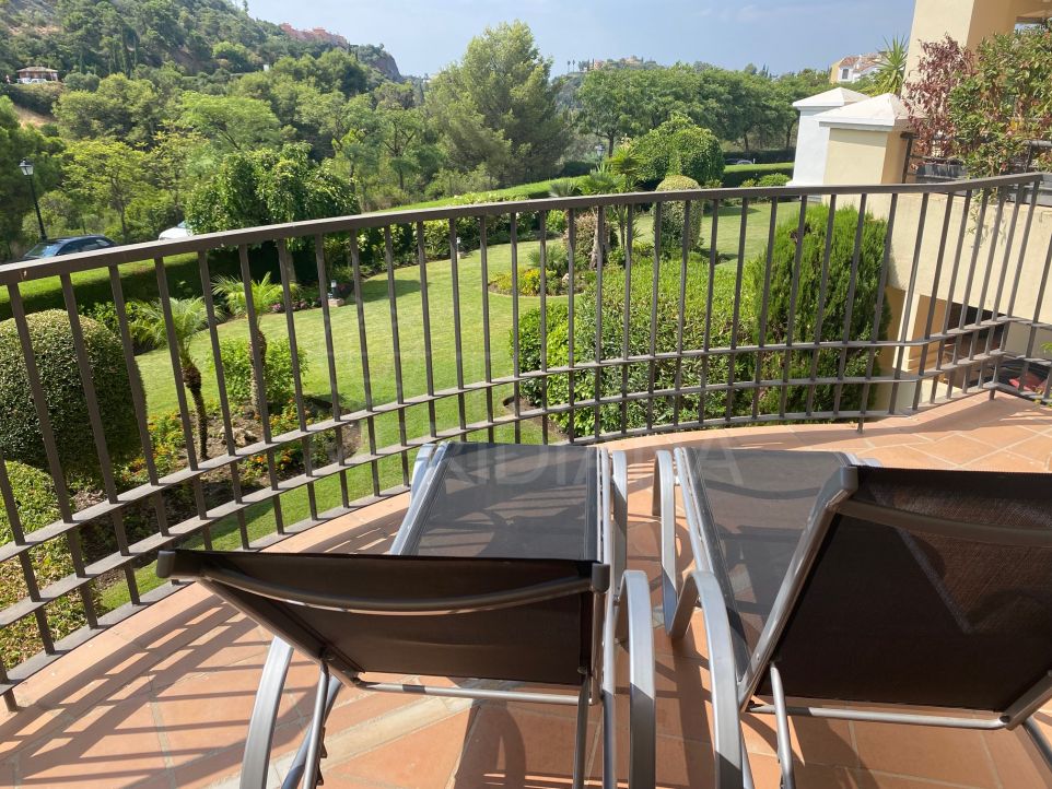 Apartments for sale in Benahavis