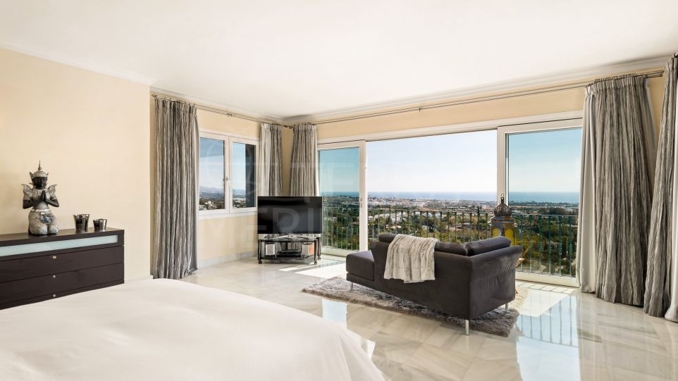 Penthouses for sale in Benahavis