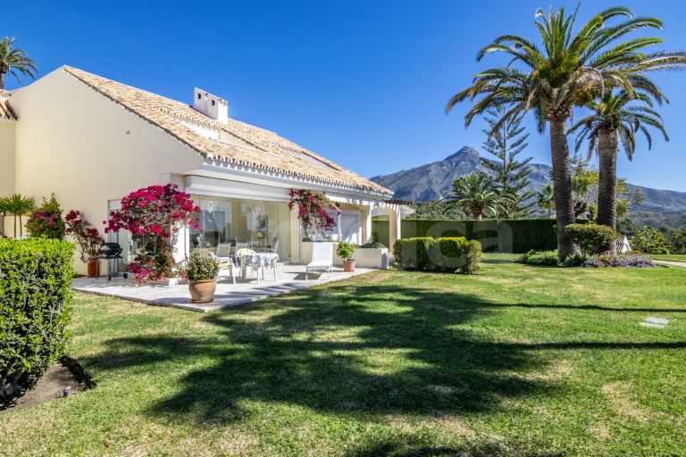Townhouses for sale in Los Altos de Aloha • Nordica Marbella